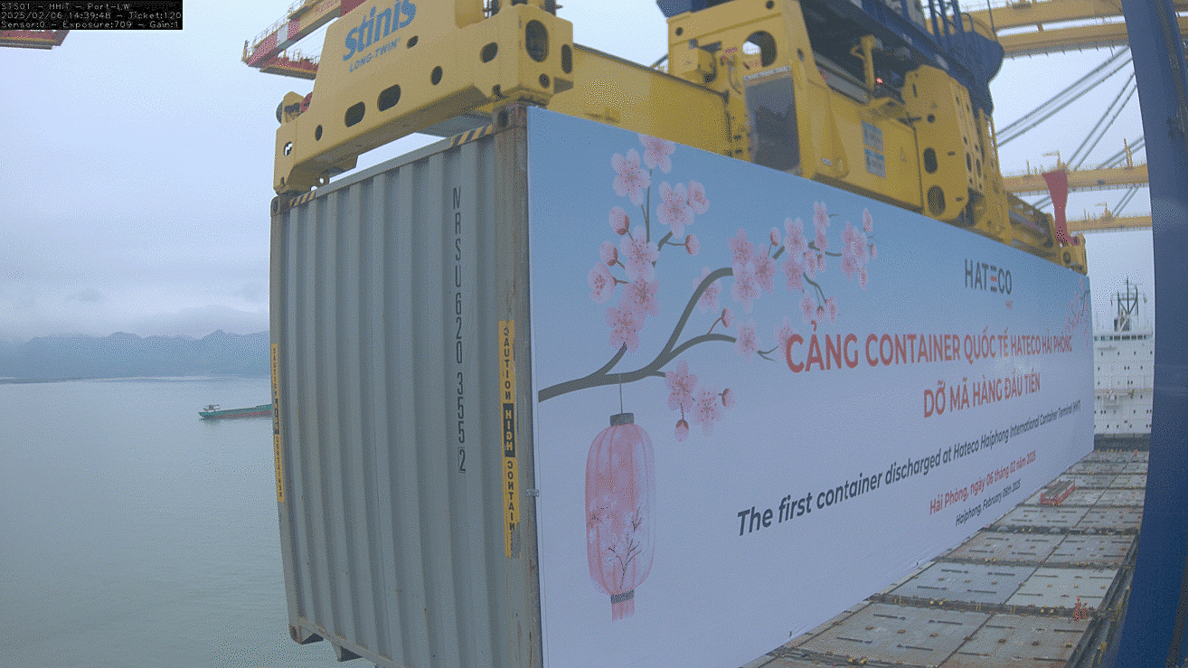 First container discharged at Hateco Haiphong International Container ...