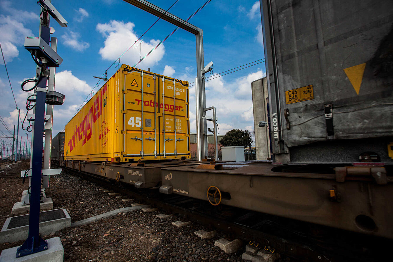 Automating the container hand-over process | Camco Technologies